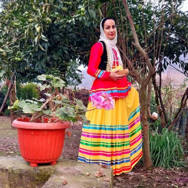 Persian Gilani Women’s Traditional Clothing Set - ShopiPersia