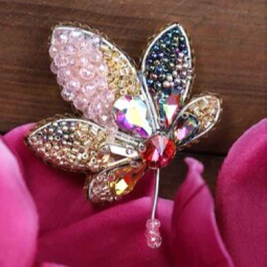 Feminine Handmade Beaded Brooch Pin – Leaf Design - ShopiPersia