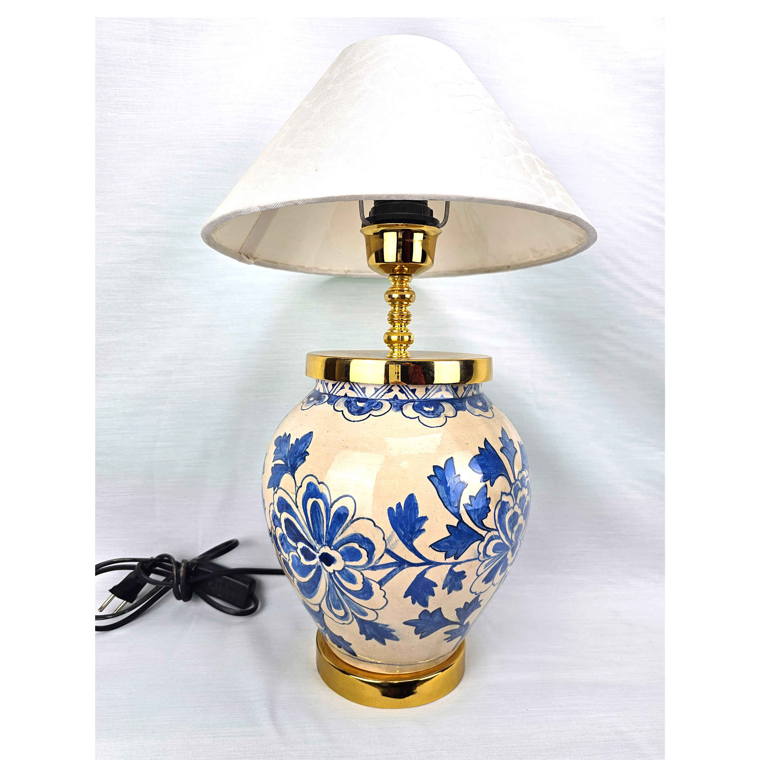 Ceramic Vase Table Lamp with Fabric Shade for Cozy Atmosphere - ShopiPersia