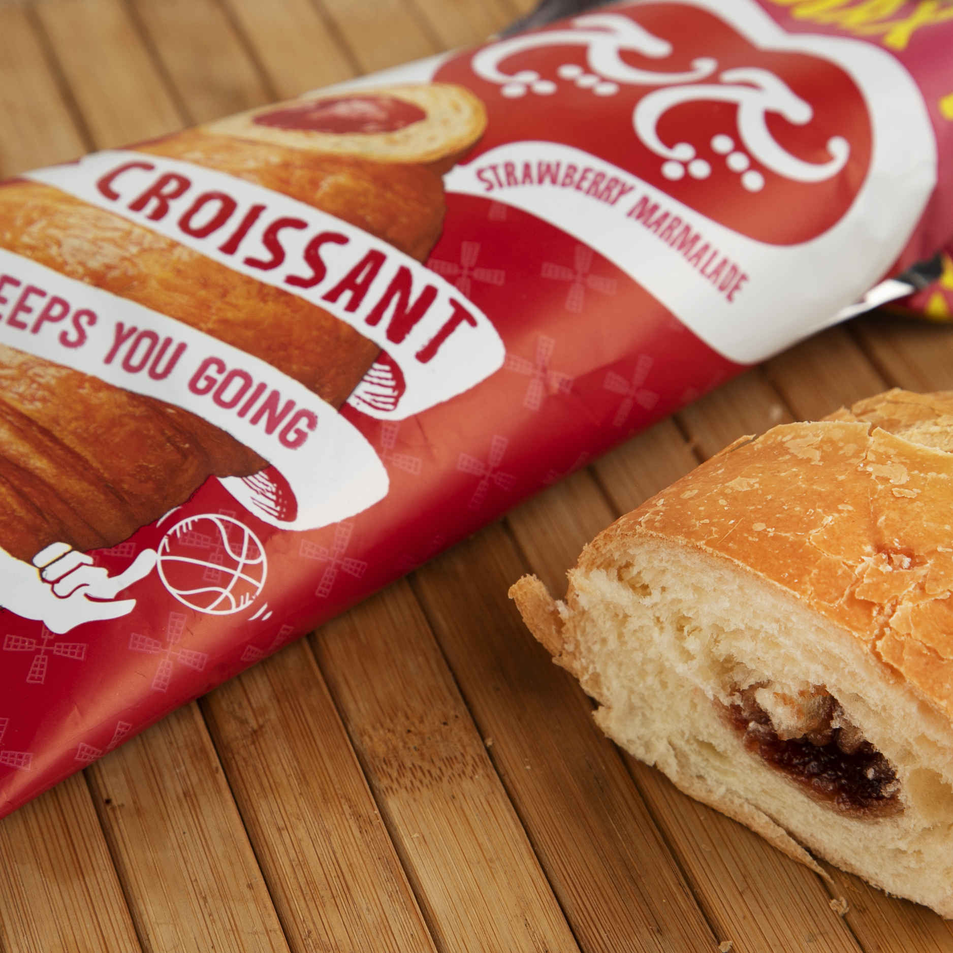 Persian Pech Pech Strawberry Cream Croissant 50 gr (x16) - ShopiPersia