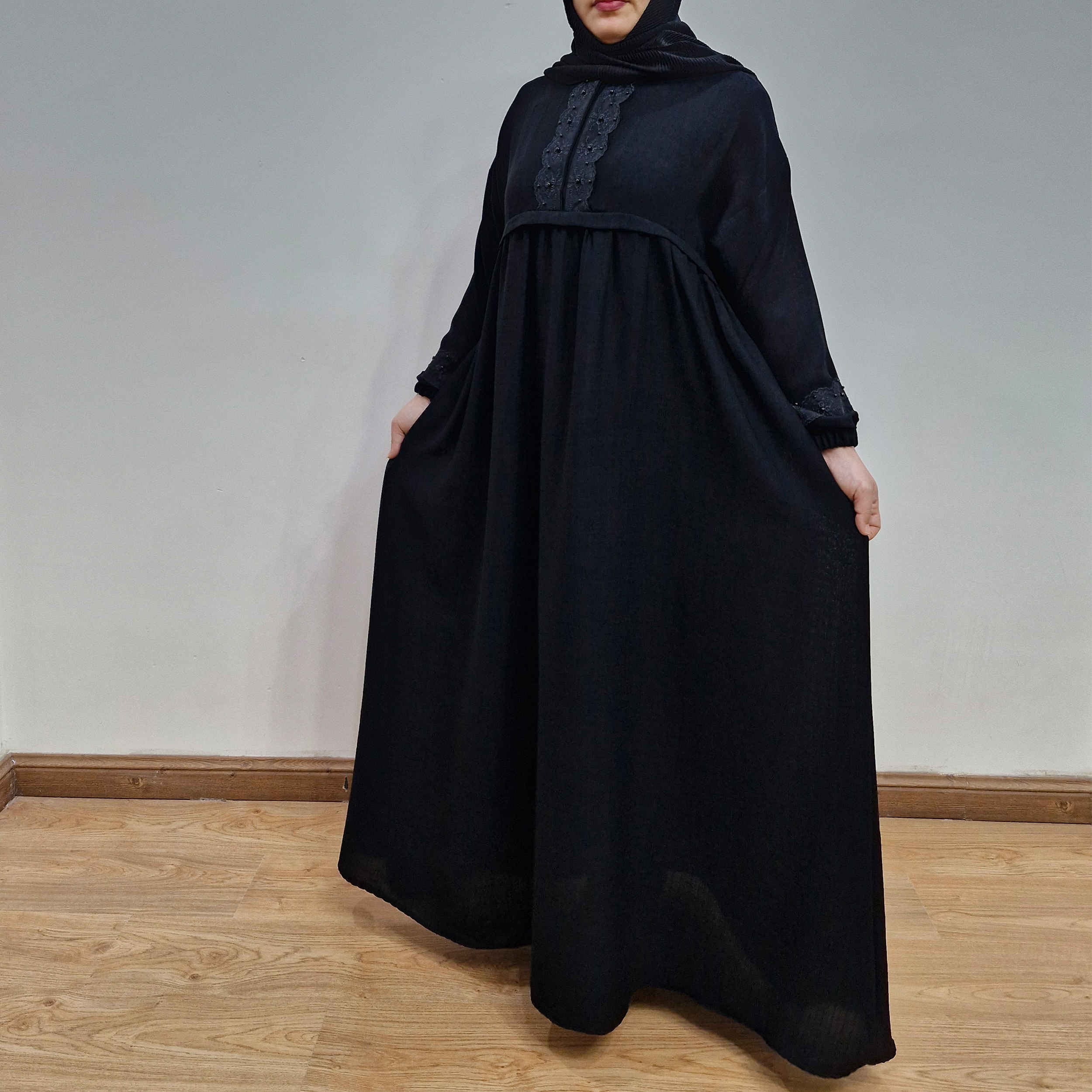 Stylish Loose Fit Abaya for Muslim Women in Black Crepe Fabric ...