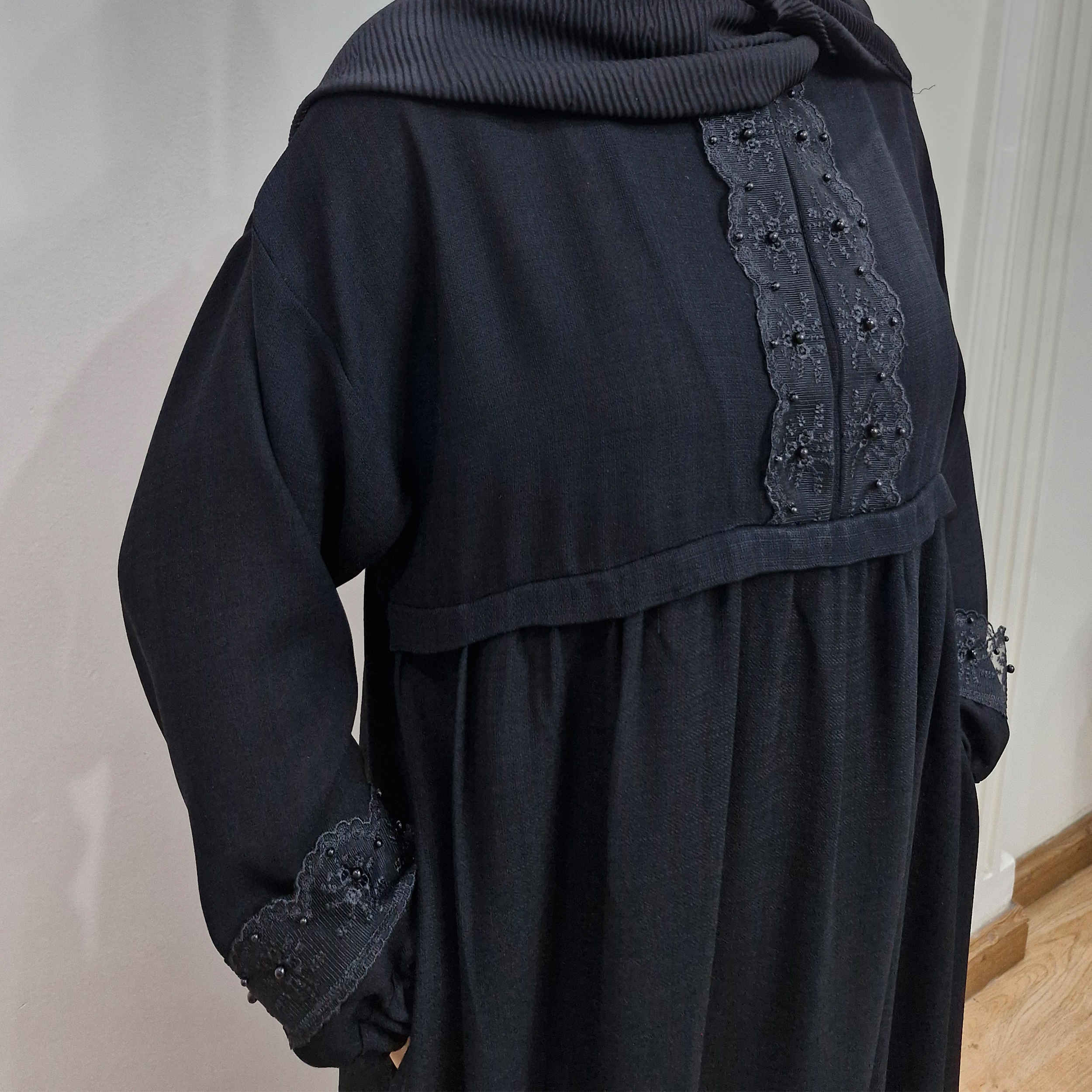 Stylish Loose Fit Abaya for Muslim Women in Black Crepe Fabric ...