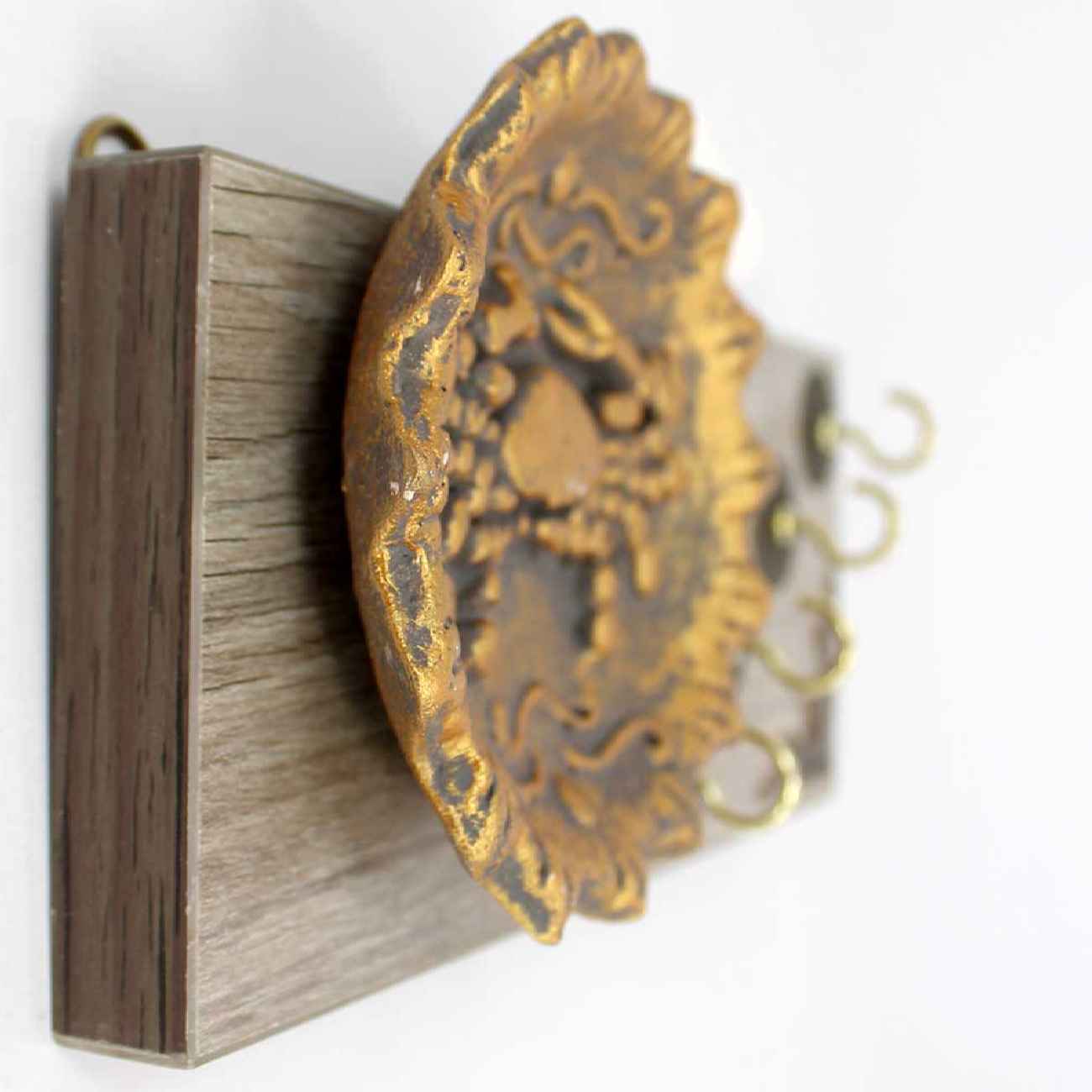 Decorative Wall Key Holder for Organized Key with Crab Design in Golden ...