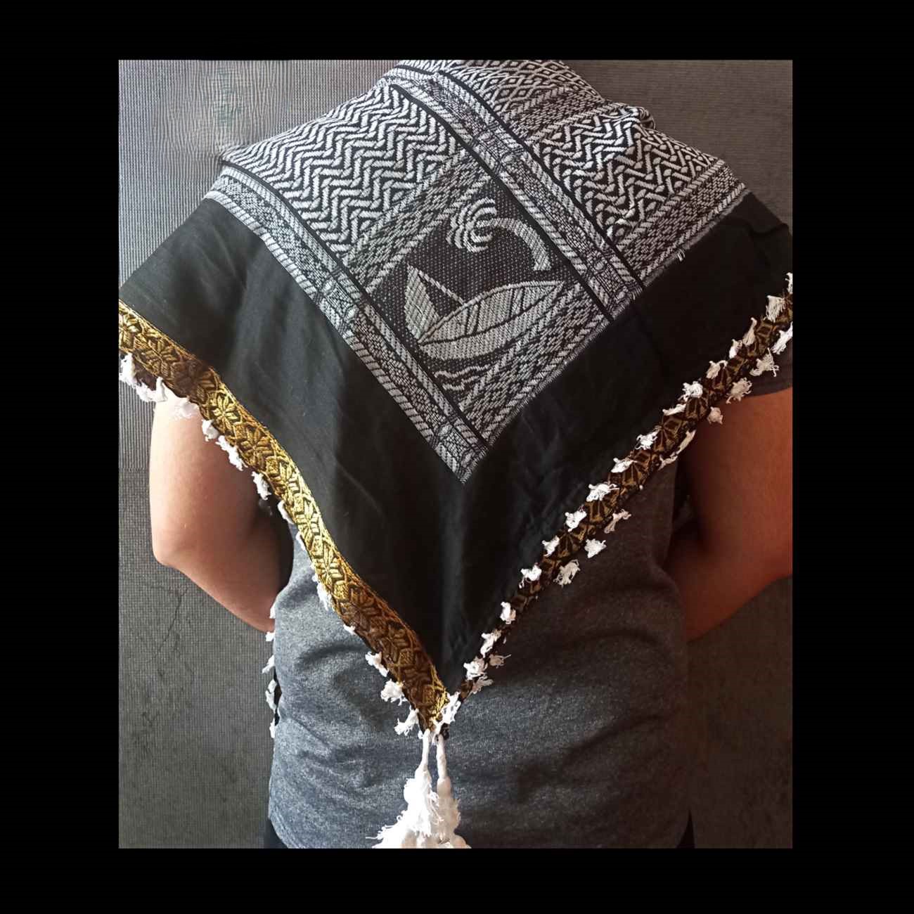 Premium Omani Shemagh – Traditional Cotton Wear, Comfort with Gold Trim ...