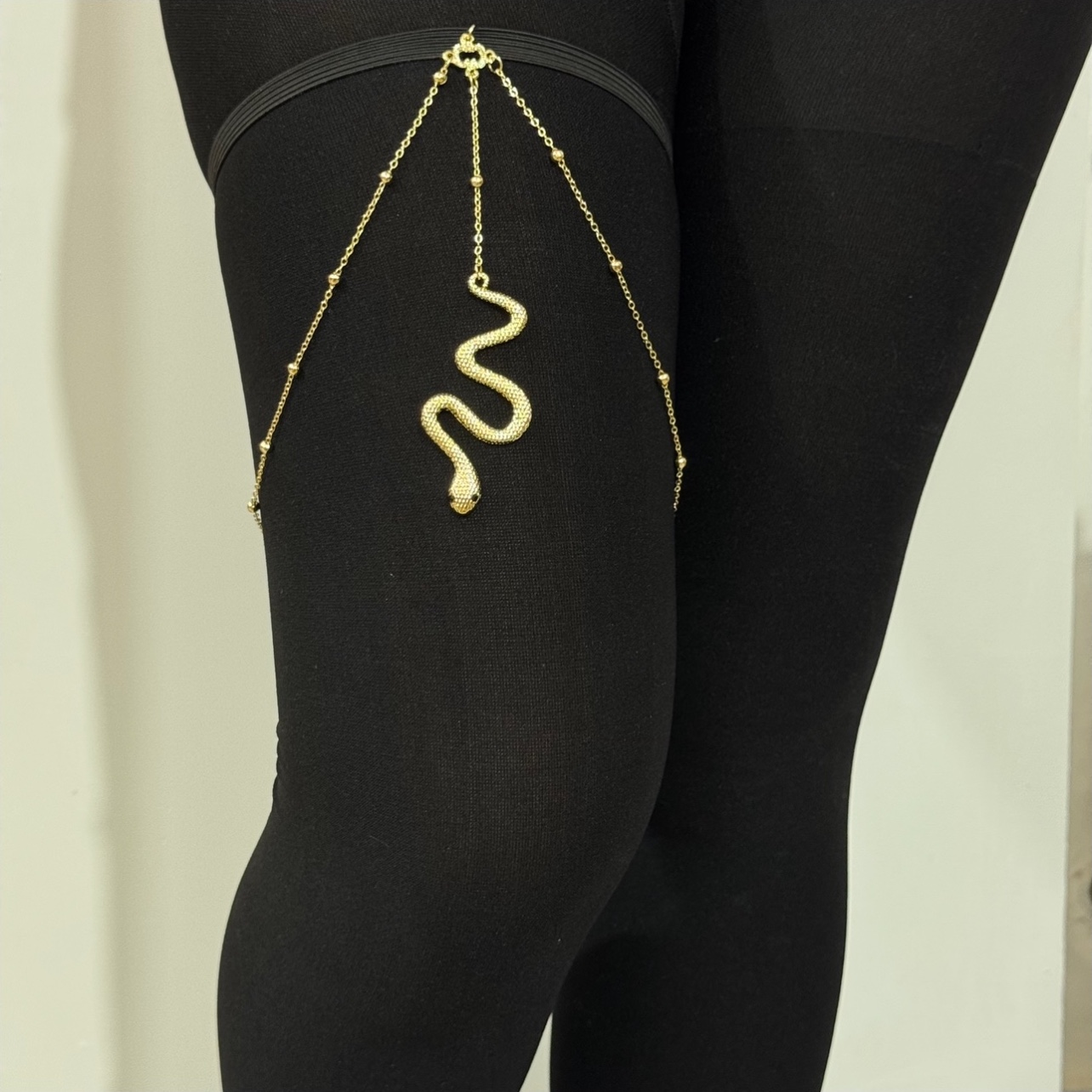 Snake Thigh Chain – Perfect Addition to Summer Dresses - ShopiPersia