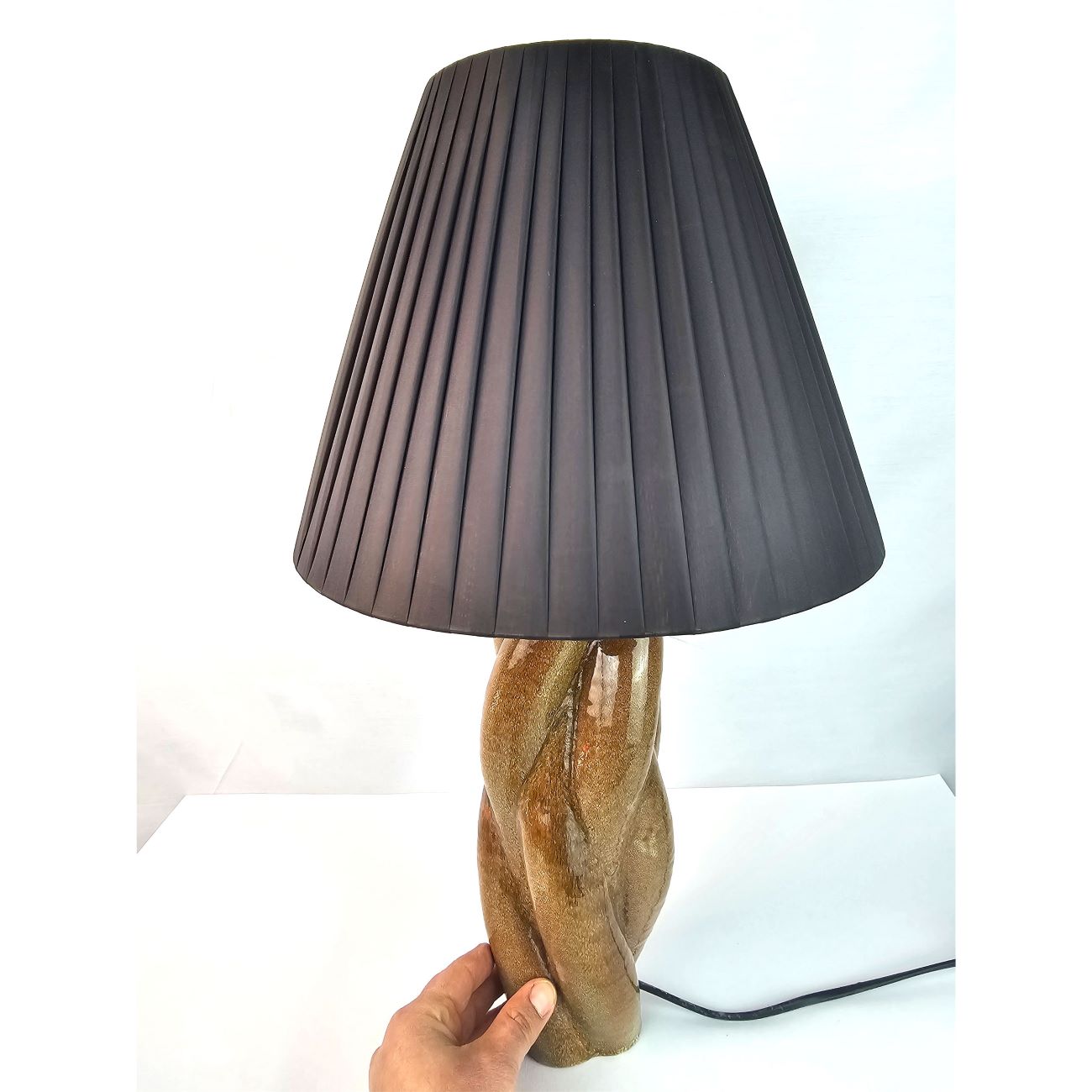 Creative Ceramic Table Lamp Featuring a Minimalist Design - ShopiPersia
