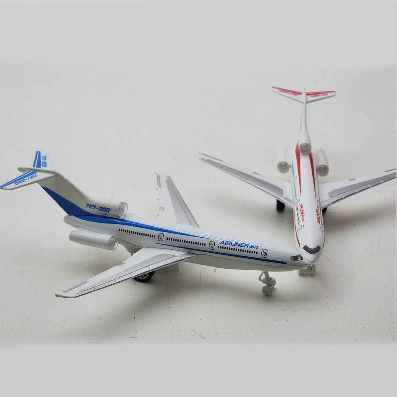 Airline200 Die-Cast Airplane Toy – Realistic Sounds & Smooth Movement ...